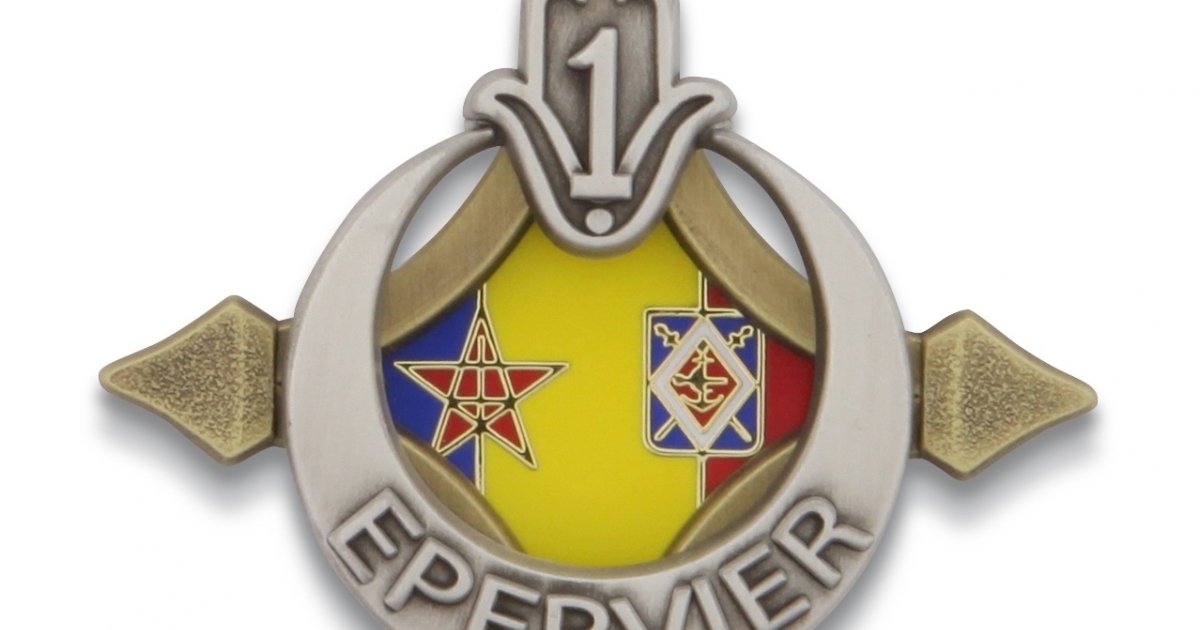 Insigne 3D émaillé avec deux appliques - Insignes - Métallerie - Traditions